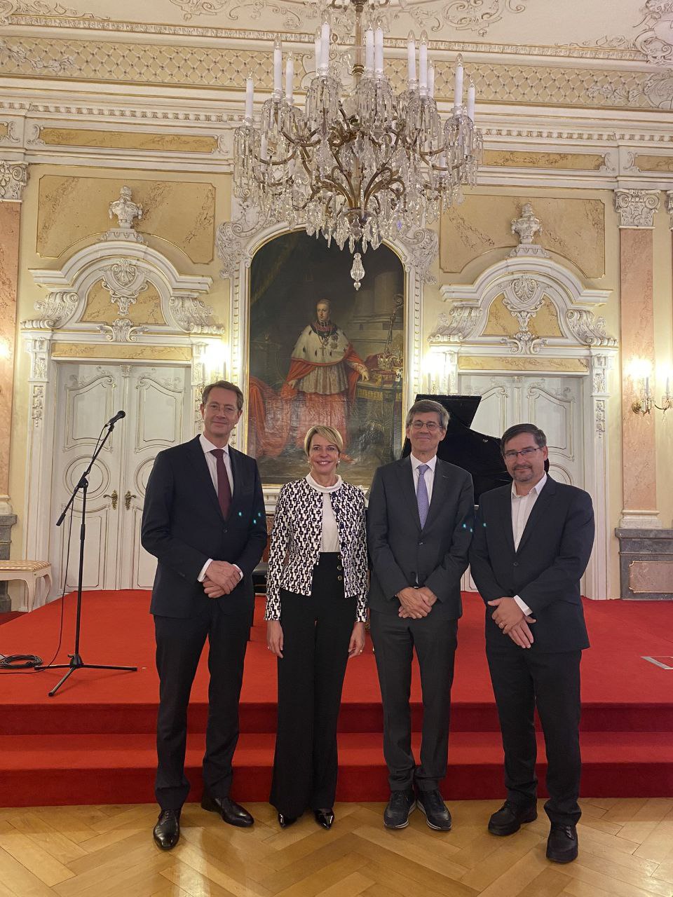 Erfolgreiche Konferenz - Institut für Völkerrecht und Internationale ...